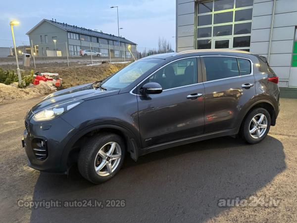 Grey Kia Sportage 2017 in Tallinn, with an engine capacity of 2.00 L and mileage of 158 thousand km for 12999 €, photo 5 on AUTOMOTO.COM.LV