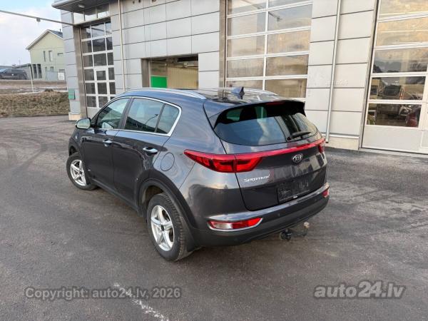 Grey Kia Sportage 2017 in Tallinn, with an engine capacity of 2.00 L and mileage of 158 thousand km for 12999 €, photo 8 on AUTOMOTO.COM.LV