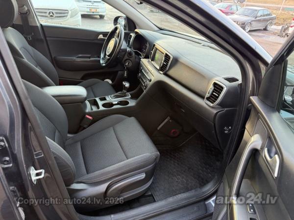 Grey Kia Sportage 2017 in Tallinn, with an engine capacity of 2.00 L and mileage of 158 thousand km for 12999 €, photo 10 on AUTOMOTO.COM.LV
