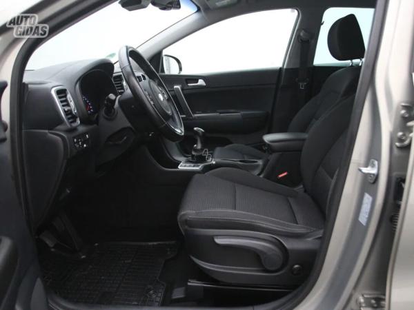 Grey Kia Sportage 2017 in Vilnius, with an engine capacity of 1.60 L and mileage of 146 thousand km for 12699 €, photo 4 on AUTOMOTO.COM.LV
