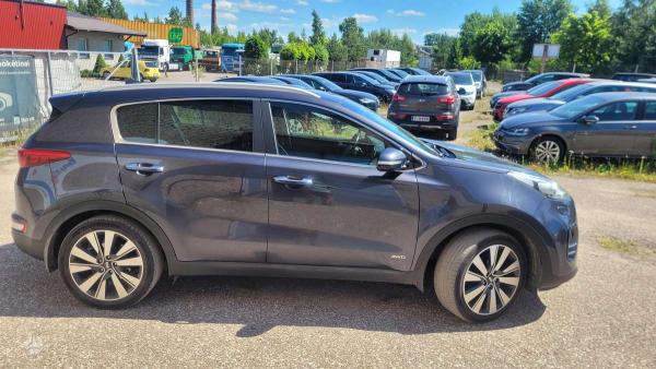 Grey Kia Sportage 2017 in Telschi, with an engine capacity of 2.00 L and mileage of 180 thousand km for 10399 €, photo 6 on AUTOMOTO.COM.LV