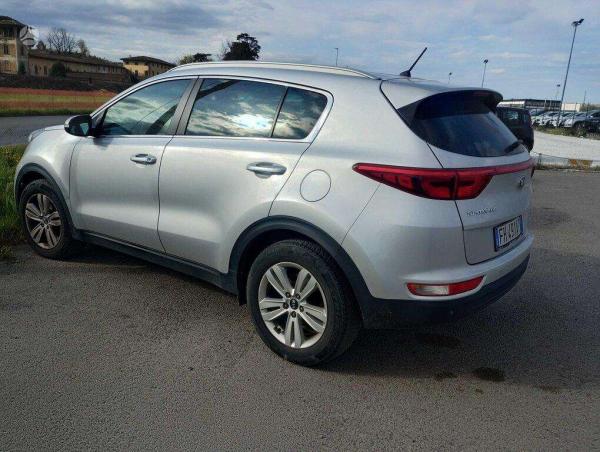 Grey Kia Sportage 2017 in Siauliai, with an engine capacity of 1.69 L and mileage of 189 thousand km for 8900 €, photo 5 on AUTOMOTO.COM.LV