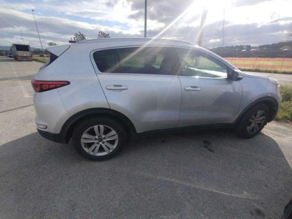 Grey Kia Sportage 2017 in Siauliai, with an engine capacity of 1.69 L and mileage of 189 thousand km for 8900 €, photo 6 on AUTOMOTO.COM.LV
