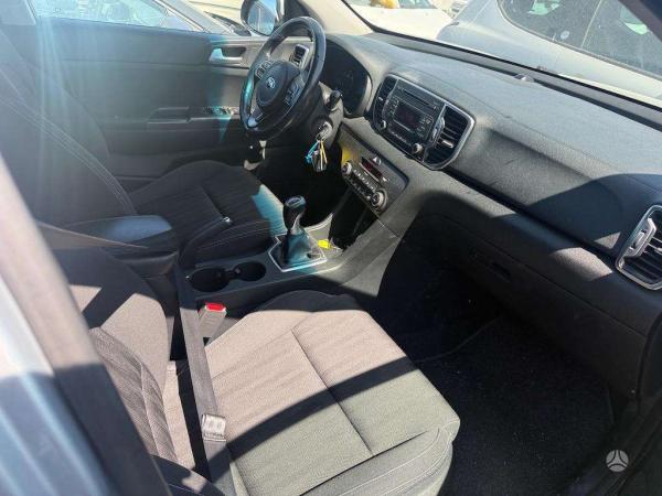 Grey Kia Sportage 2017 in Siauliai, with an engine capacity of 1.69 L and mileage of 189 thousand km for 8900 €, photo 9 on AUTOMOTO.COM.LV