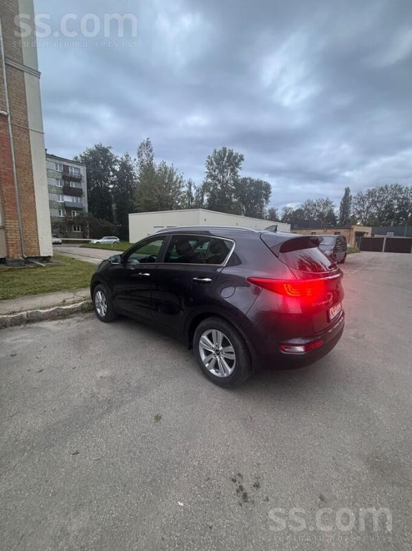 Kia Sportage 2017 in Riga on AUTOMOTO.COM.LV Grey Kia Sportage 2017 in Riga, with an engine capacity of 1.60 L and mileage of 93 thousand km for 11000 €, photo 1 on AUTOMOTO.COM.LV