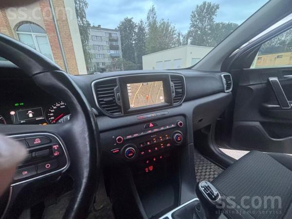 Kia Sportage 2017 in Riga on AUTOMOTO.COM.LV Grey Kia Sportage 2017 in Riga, with an engine capacity of 1.60 L and mileage of 93 thousand km for 11000 €, photo 5 on AUTOMOTO.COM.LV