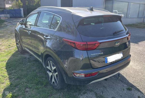Kia Sportage 2017 in Taurage on AUTOMOTO.COM.LV Grey Kia Sportage 2017 in Taurage, with an engine capacity of 1.69 L and mileage of 220 thousand km for 10800 €, photo 4 on AUTOMOTO.COM.LV