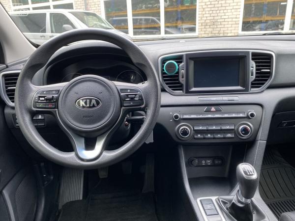 Kia Sportage 2017 in Sveicarija on AUTOMOTO.COM.LV Grey Kia Sportage 2017 in Sveicarija, with an engine capacity of 1.60 L and mileage of 237 thousand km for 6200 €, photo 10 on AUTOMOTO.COM.LV