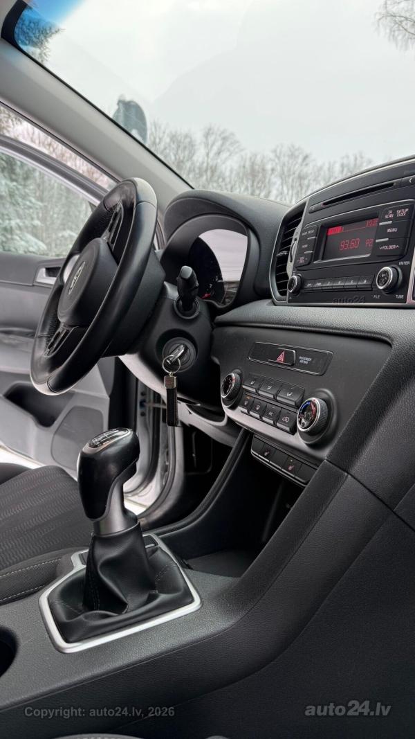 Pelēks Kia Sportage 2018 Jegeva, ar dzinēja tilpumu 1.60 L un nobraukumu 69 tūkst. km par 13999 €, foto 8 vietnē AUTOMOTO.COM.LV