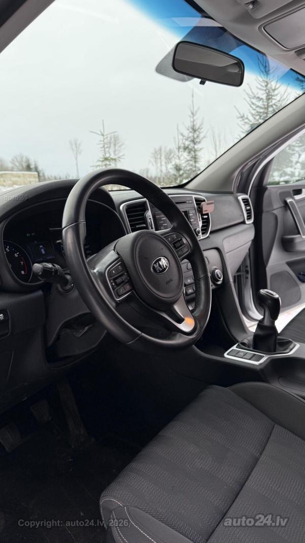Pelēks Kia Sportage 2018 Jegeva, ar dzinēja tilpumu 1.60 L un nobraukumu 69 tūkst. km par 13999 €, foto 10 vietnē AUTOMOTO.COM.LV