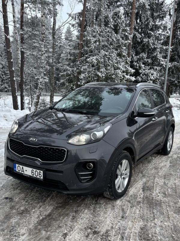 Grey Kia Sportage 2018 in Riga, with an engine capacity of 1.70 L and mileage of 113 thousand km for 12500 €, photo 1 on AUTOMOTO.COM.LV