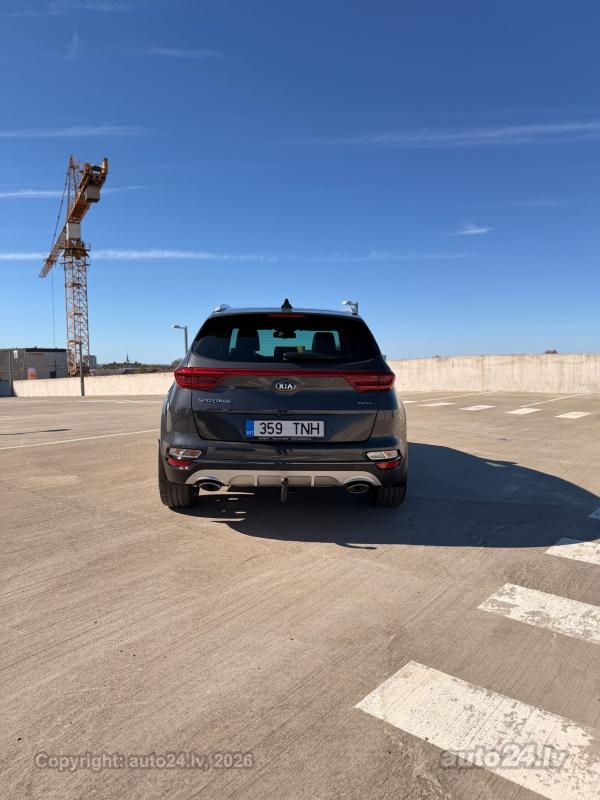Grey Kia Sportage 2018 in Tallinn, with an engine capacity of 1.60 L and mileage of 119 thousand km for 16900 €, photo 3 on AUTOMOTO.COM.LV