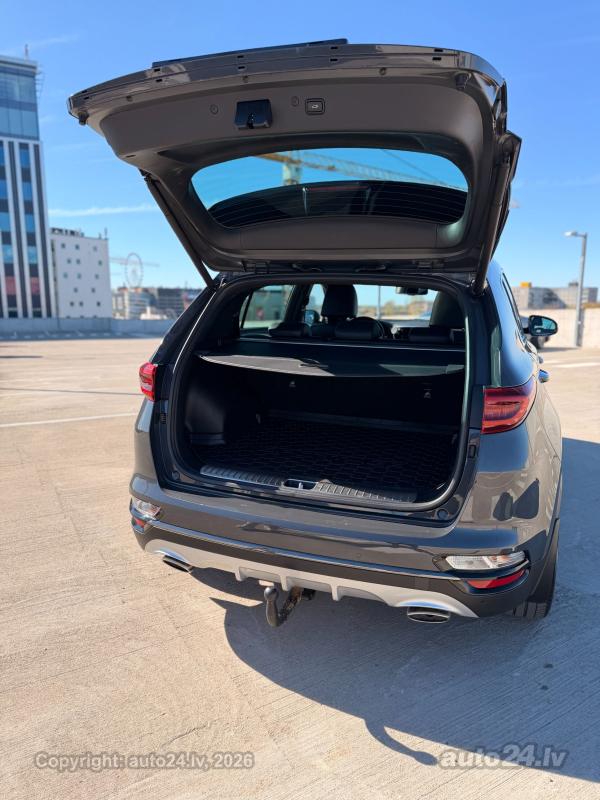 Grey Kia Sportage 2018 in Tallinn, with an engine capacity of 1.60 L and mileage of 119 thousand km for 16900 €, photo 5 on AUTOMOTO.COM.LV