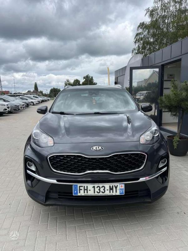 Grey Kia Sportage 2019 in Taurage, with an engine capacity of 1.60 L and mileage of 214 thousand km for 10900 €, photo 2 on AUTOMOTO.COM.LV