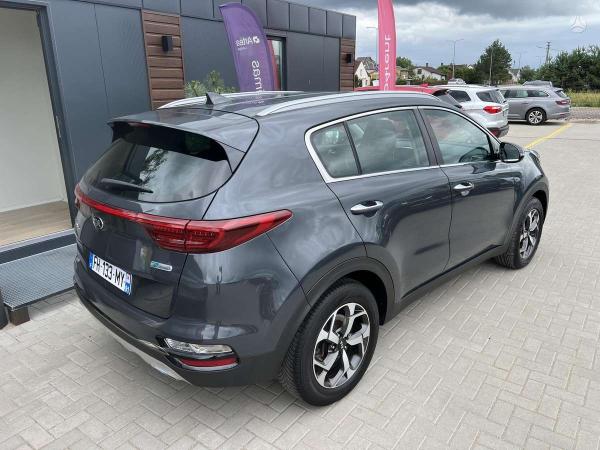 Grey Kia Sportage 2019 in Taurage, with an engine capacity of 1.60 L and mileage of 214 thousand km for 10900 €, photo 4 on AUTOMOTO.COM.LV