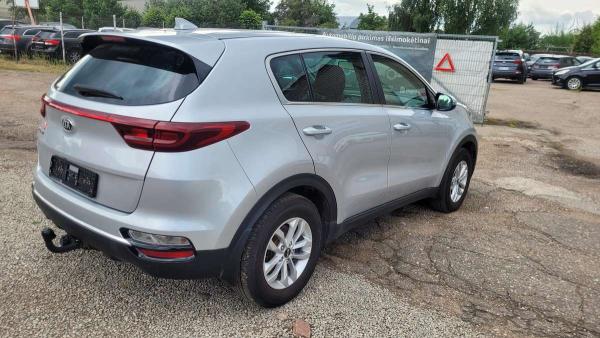 Grey Kia Sportage 2019 in Telschi, with an engine capacity of 1.60 L and mileage of 170 thousand km for 11072 €, photo 6 on AUTOMOTO.COM.LV