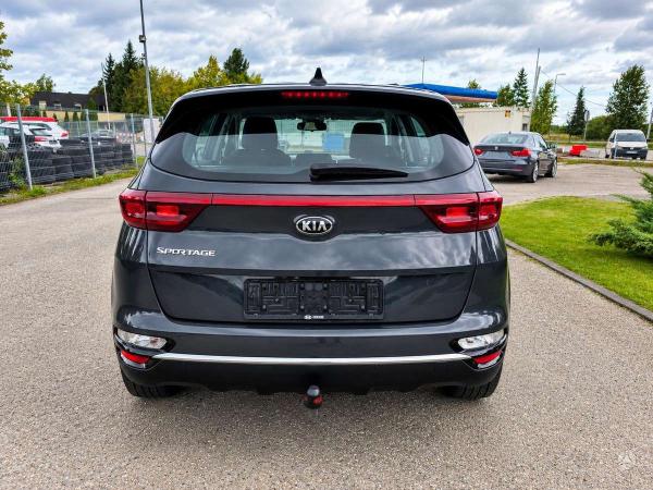 Kia Sportage 2019 in Pakruojis on AUTOMOTO.COM.LV Grey Kia Sportage 2019 in Pakruojis, with an engine capacity of 1.60 L and mileage of 147 thousand km for 10500 €, photo 6 on AUTOMOTO.COM.LV