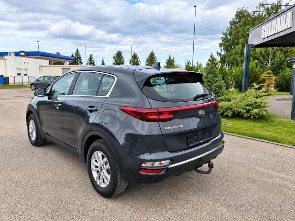 Kia Sportage 2019 in Pakruojis on AUTOMOTO.COM.LV Grey Kia Sportage 2019 in Pakruojis, with an engine capacity of 1.60 L and mileage of 147 thousand km for 10500 €, photo 7 on AUTOMOTO.COM.LV