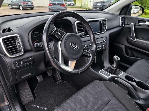 Kia Sportage 2019 in Pakruojis on AUTOMOTO.COM.LV Grey Kia Sportage 2019 in Pakruojis, with an engine capacity of 1.60 L and mileage of 147 thousand km for 10500 €, photo 11 on AUTOMOTO.COM.LV