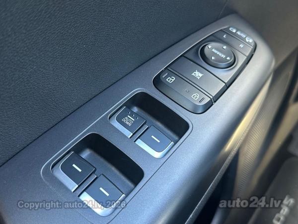Grey Kia Sportage 2020 in Tartu, with an engine capacity of 1.60 L and mileage of 138 thousand km for 16950 €, photo 5 on AUTOMOTO.COM.LV