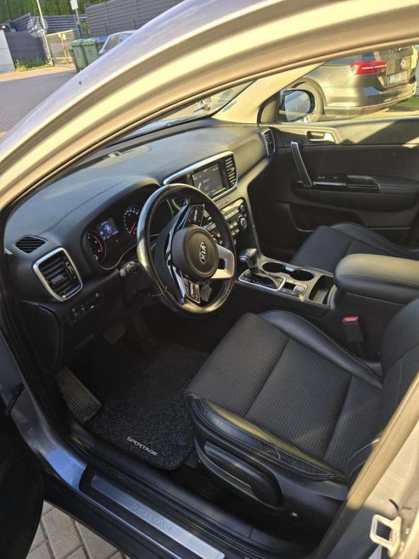 Grey Kia Sportage 2020 in Vilnius, with an engine capacity of 1.60 L and mileage of 141 thousand km for 13500 €, photo 10 on AUTOMOTO.COM.LV