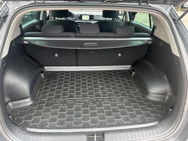 Grey Kia Sportage 2020 in Riga, with an engine capacity of 1.60 L and mileage of 137 thousand km for 13900 €, photo 10 on AUTOMOTO.COM.LV