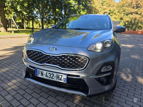 Grey Kia Sportage 2020 in Taurage, with an engine capacity of 1.60 L and mileage of 191 thousand km for 11100 €, photo 1 on AUTOMOTO.COM.LV