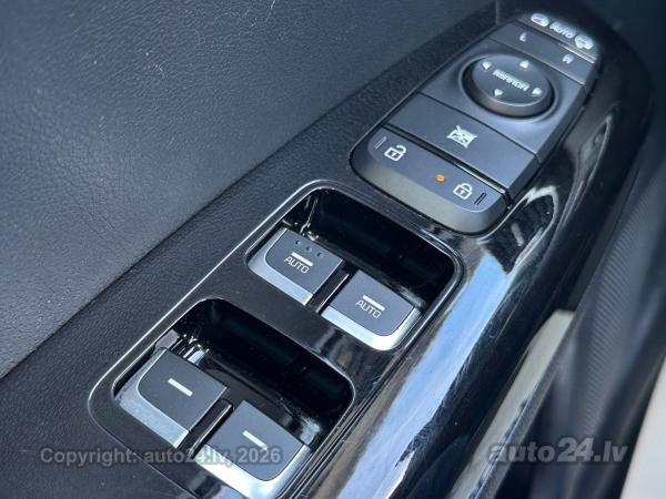 Grey Kia Sportage 2021 in Tartu, with an engine capacity of 1.60 L and mileage of 95 thousand km for 17950 €, photo 5 on AUTOMOTO.COM.LV