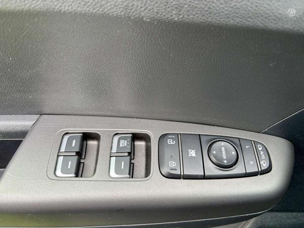 Grey Kia Sportage 2021 in Panevezys, with an engine capacity of 1.60 L and mileage of 87 thousand km for 16500 €, photo 9 on AUTOMOTO.COM.LV