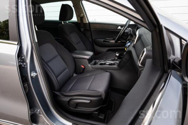 Grey Kia Sportage 2021 in Riga, with an engine capacity of 1.60 L and mileage of 122 thousand km for 14950 €, photo 6 on AUTOMOTO.COM.LV