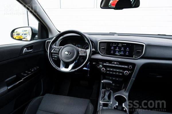 Grey Kia Sportage 2021 in Riga, with an engine capacity of 1.60 L and mileage of 122 thousand km for 14950 €, photo 9 on AUTOMOTO.COM.LV