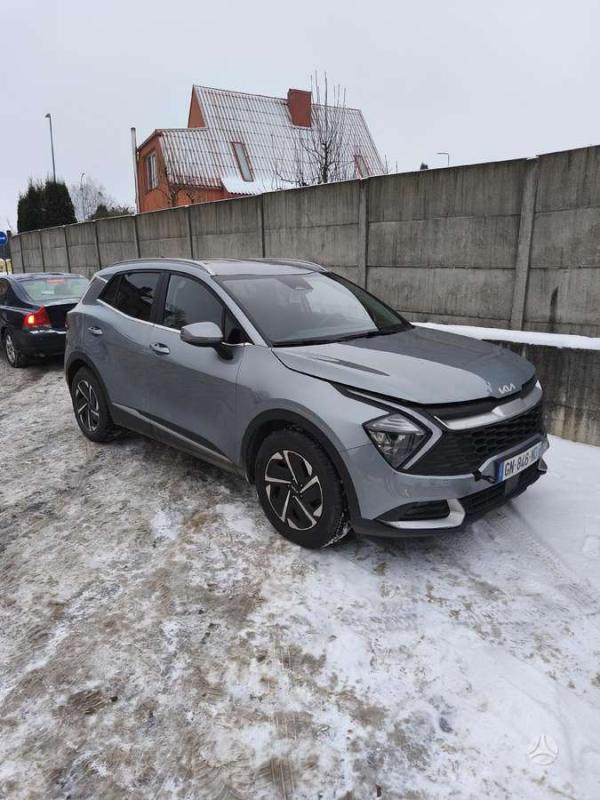 Pelēks Kia Sportage 2022 Alīta, ar dzinēja tilpumu 1.60 L un nobraukumu 102 tūkst. km par 1000 €, foto 1 vietnē AUTOMOTO.COM.LV