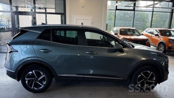 Grey Kia Sportage 2022 in Riga, with an engine capacity of 1.60 L and mileage of 99 thousand km for 18900 €, photo 4 on AUTOMOTO.COM.LV