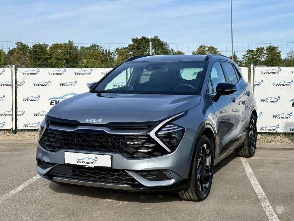 Grey Kia Sportage 2022 in Vilnius, with an engine capacity of 1.60 L and mileage of 175 thousand km for 24900 €, photo 1 on AUTOMOTO.COM.LV