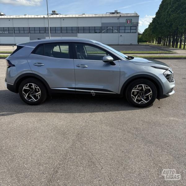 Kia Sportage 2022 in Kaunas on AUTOMOTO.COM.LV Grey Kia Sportage 2022 in Kaunas, with an engine capacity of 1.60 L and mileage of 142 thousand km for 17500 €, photo 4 on AUTOMOTO.COM.LV