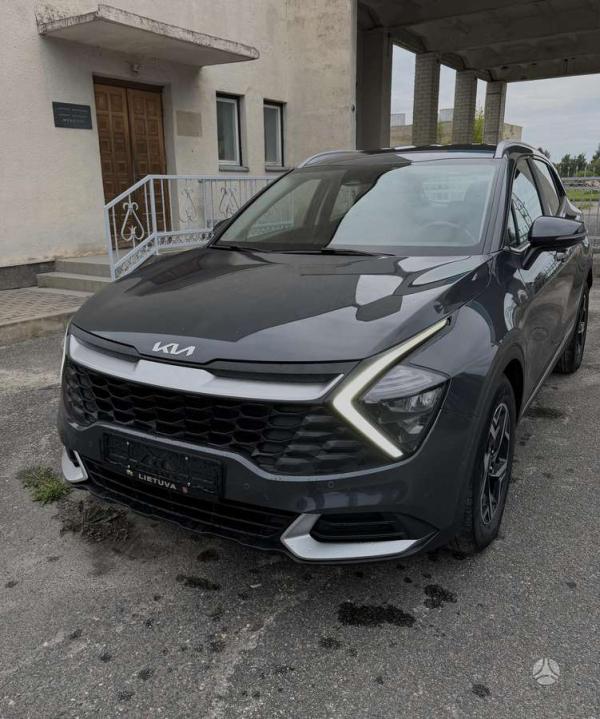 Grey Kia Sportage 2023 in Pakruojis, with an engine capacity of 1.60 L and mileage of 239 thousand km for 16500 €, photo 3 on AUTOMOTO.COM.LV