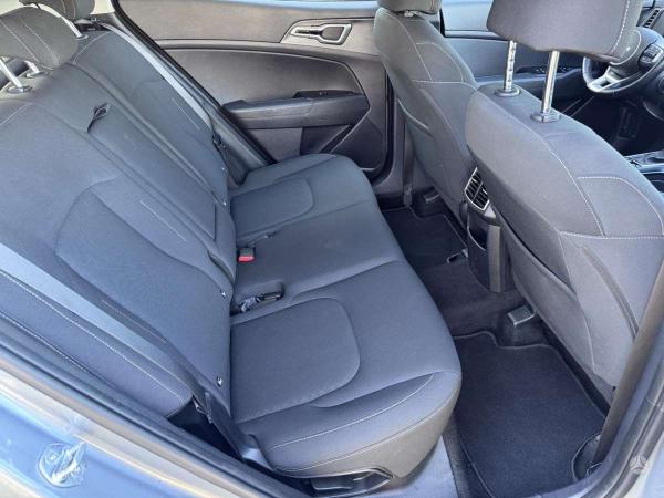 Grey Kia Sportage 2023 in Vilnius, with an engine capacity of 1.60 L and mileage of 98 thousand km for 21500 €, photo 8 on AUTOMOTO.COM.LV