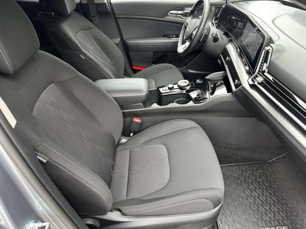 Grey Kia Sportage 2024 in Vilnius, with an engine capacity of 1.60 L and mileage of 29 thousand km for 32500 €, photo 8 on AUTOMOTO.COM.LV