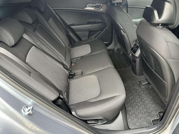 Grey Kia Sportage 2024 in Vilnius, with an engine capacity of 1.60 L and mileage of 29 thousand km for 32500 €, photo 9 on AUTOMOTO.COM.LV