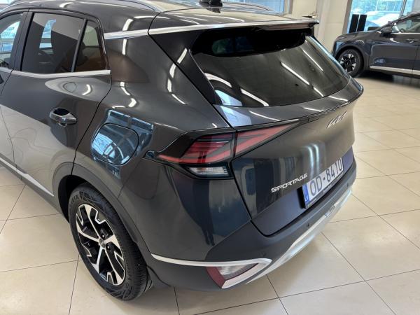 Grey Kia Sportage 2025 in Riga, with an engine capacity of 1.60 L and mileage of 24 thousand km for 2990000 €, photo 6 on AUTOMOTO.COM.LV