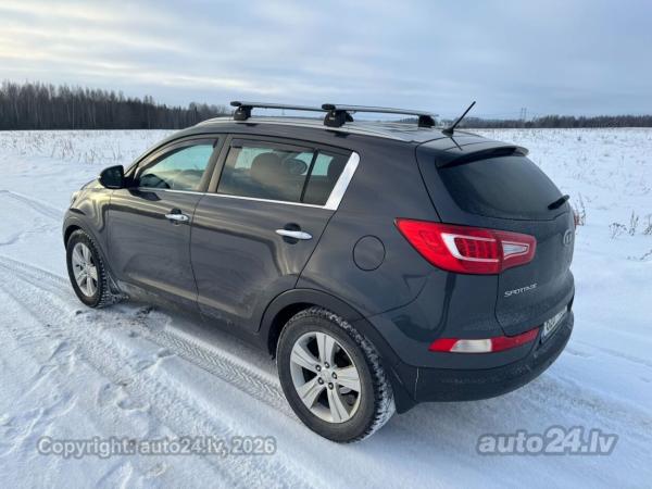 Grey Kia Sportage 2011 in Tallinn, with an engine capacity of 1.70 L and mileage of 297 thousand km for 7000 €, photo 2 on AUTOMOTO.COM.LV
