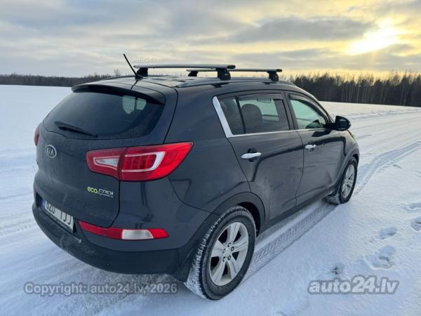 Grey Kia Sportage 2011 in Tallinn, with an engine capacity of 1.70 L and mileage of 297 thousand km for 7000 €, photo 3 on AUTOMOTO.COM.LV