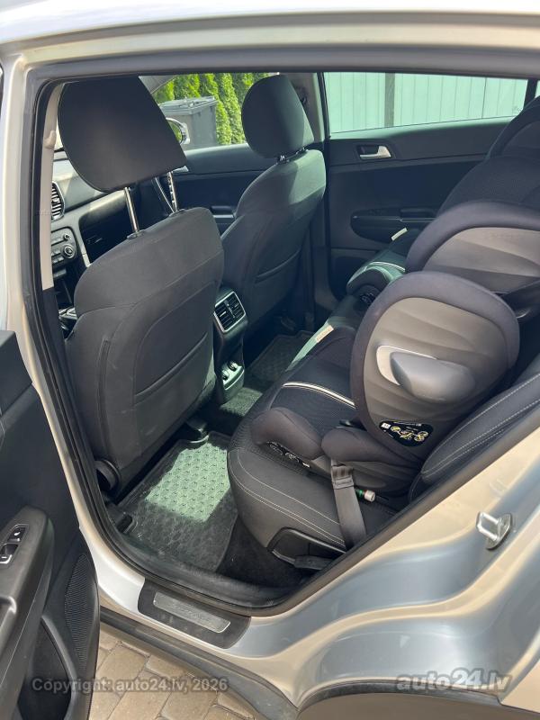 Kia Sportage 2016 in Tallinn on AUTOMOTO.COM.LV Grey Kia Sportage 2016 in Tallinn, with an engine capacity of 1.70 L and mileage of 119 thousand km for 12000 €, photo 11 on AUTOMOTO.COM.LV