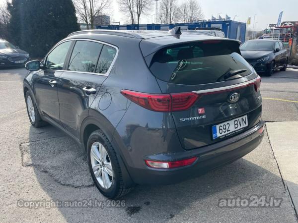 Grey Kia Sportage 2017 in Tartu, with an engine capacity of 1.70 L and mileage of 139 thousand km for 15900 €, photo 5 on AUTOMOTO.COM.LV