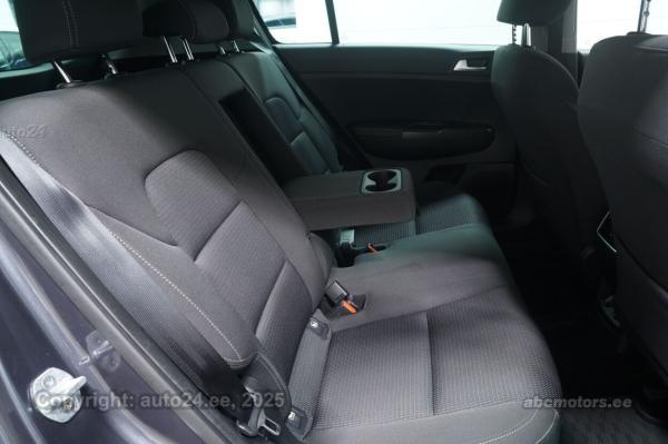 Grey Kia Sportage 2018 in Tallinn, with an engine capacity of 1.70 L and mileage of 126 thousand km for 14490 €, photo 11 on AUTOMOTO.COM.LV