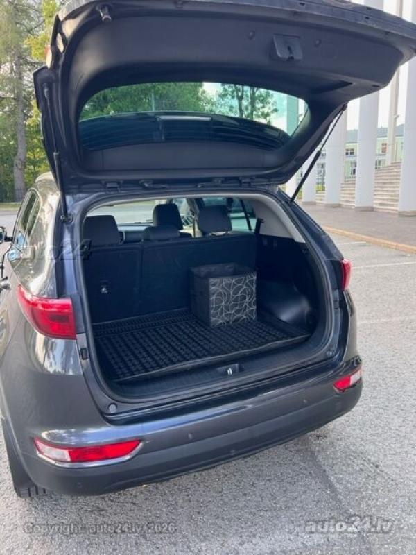 Grey Kia Sportage 2018 in Johvi, with an engine capacity of 1.70 L and mileage of 154 thousand km for 11799 €, photo 3 on AUTOMOTO.COM.LV