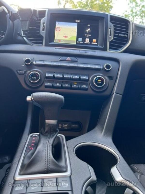 Grey Kia Sportage 2018 in Johvi, with an engine capacity of 1.70 L and mileage of 154 thousand km for 11799 €, photo 6 on AUTOMOTO.COM.LV