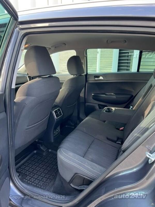 Grey Kia Sportage 2018 in Johvi, with an engine capacity of 1.70 L and mileage of 154 thousand km for 11799 €, photo 8 on AUTOMOTO.COM.LV
