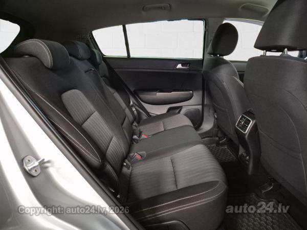 Kia Sportage 2019 in Tallinn on AUTOMOTO.COM.LV Grey Kia Sportage 2019 in Tallinn, with an engine capacity of 1.60 L and mileage of 95 thousand km for 12990 €, photo 8 on AUTOMOTO.COM.LV