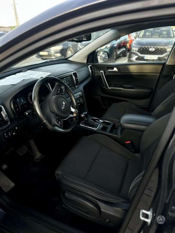 Grey Kia Sportage 2018 in Taurage, with an engine capacity of 1.69 L and mileage of 185 thousand km for 11300 €, photo 7 on AUTOMOTO.COM.LV